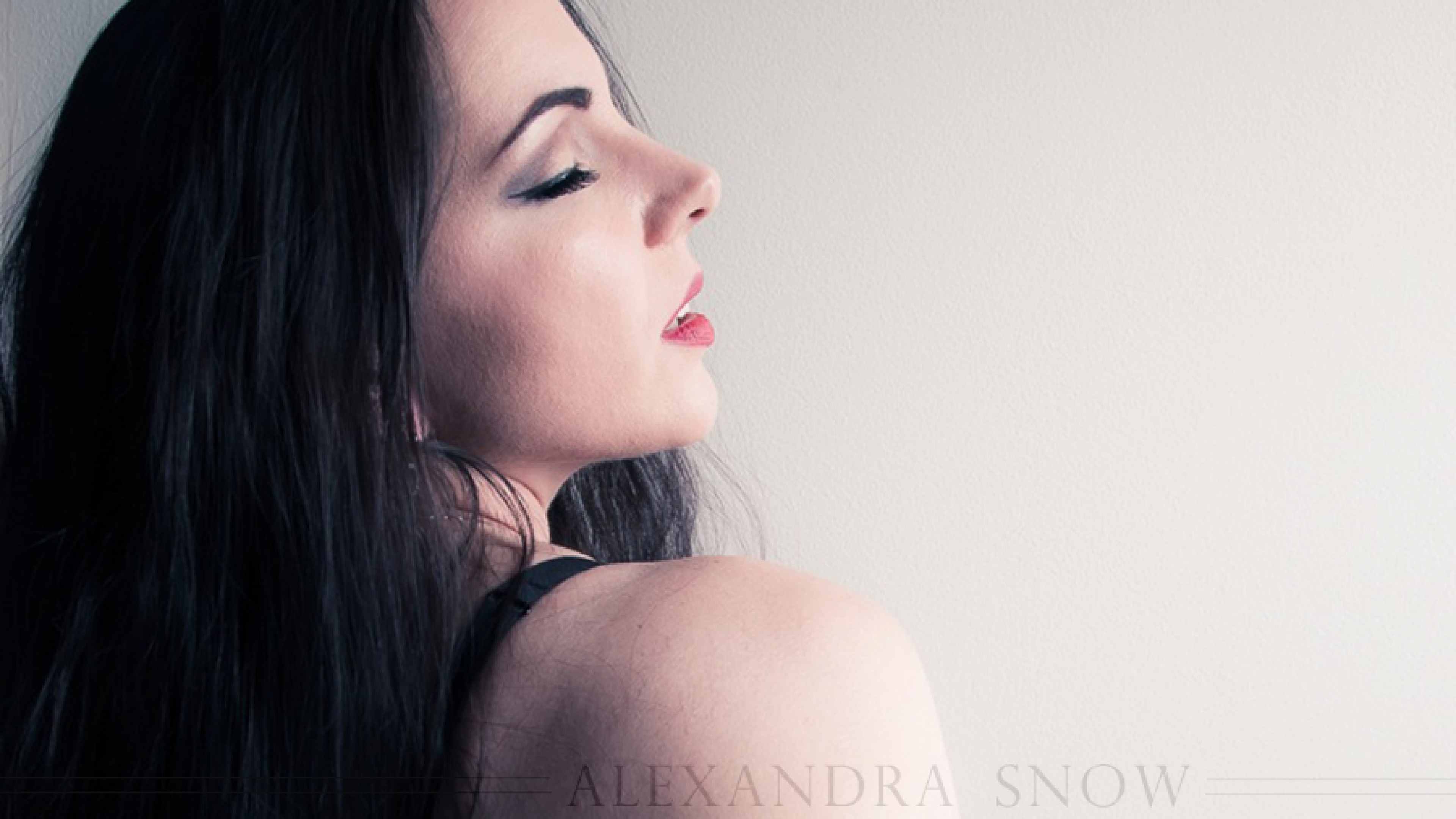Glamour Boudoir - Goddess Alexandra Snow - Professional Maneater